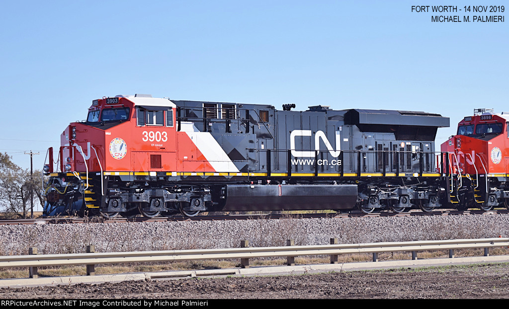 CN ES44AC 3903